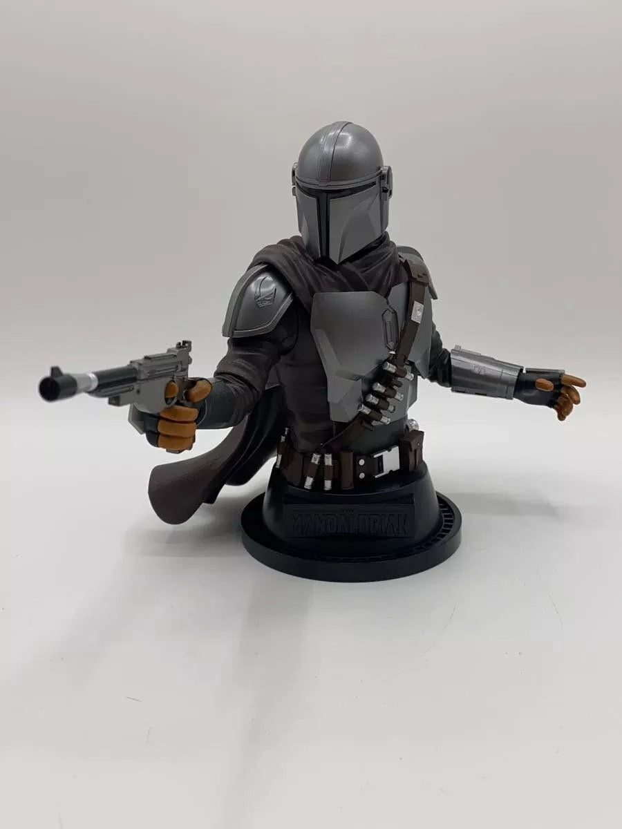 The Mandalorian Bust Up Statue - Star Wars A Prize (Sunny Side Up ...